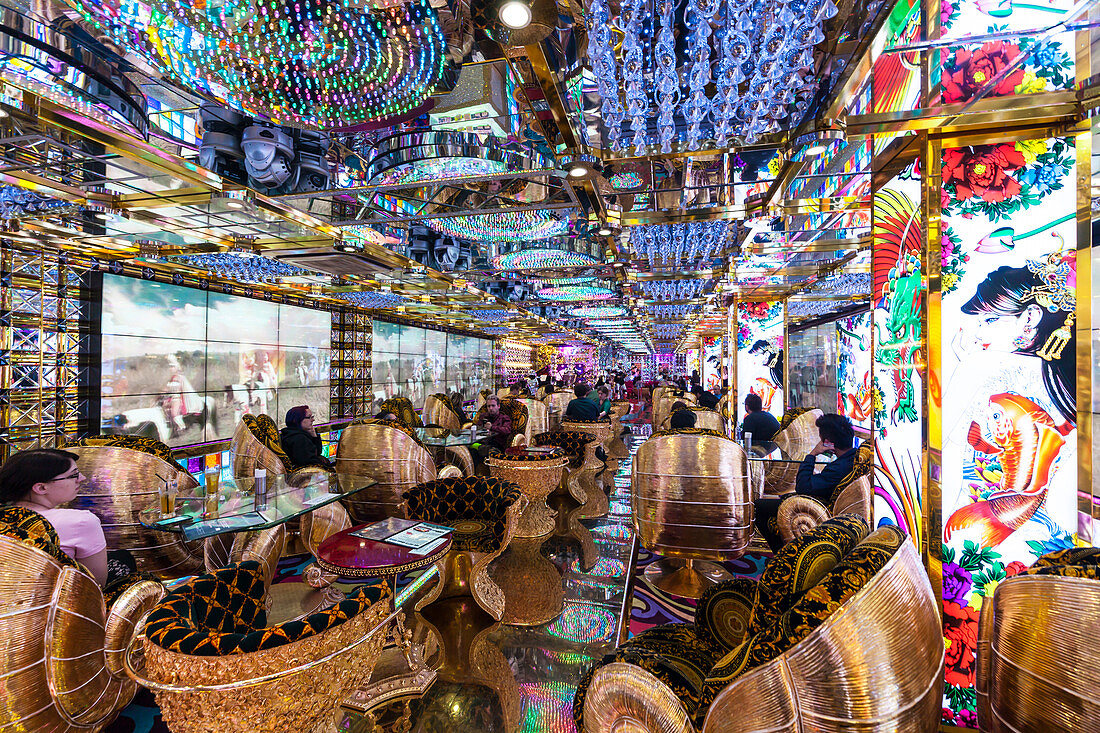 Robot Restaurant: One Of The Craziest Things To Do As A New Expat In ...